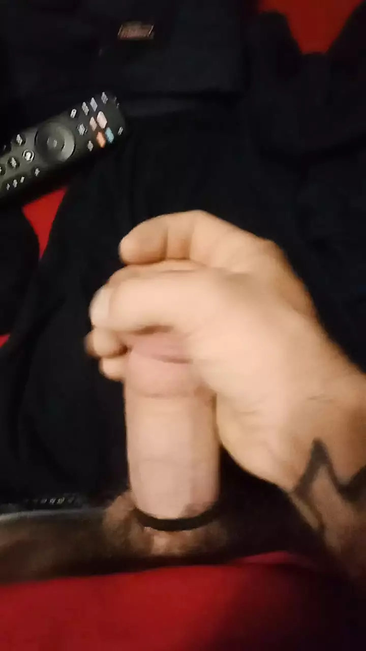 Chico bi sacudiendo su polla sólida como una roca | xHamster