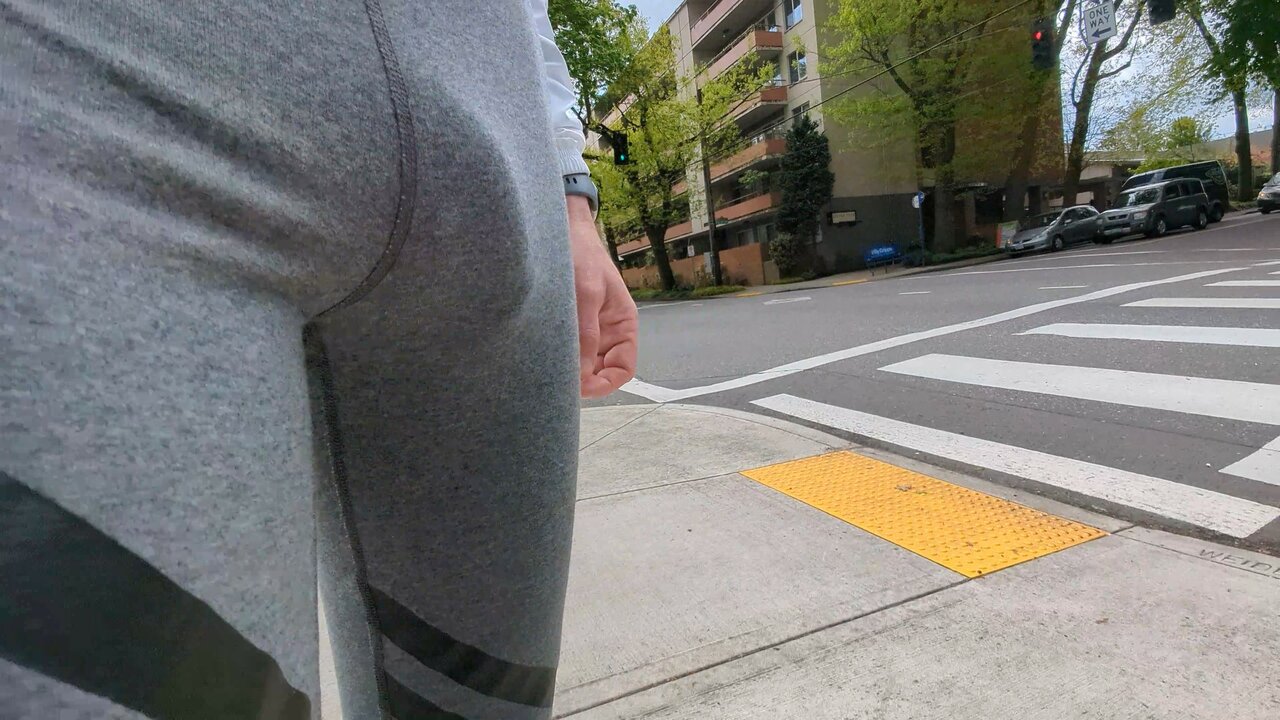 Big Dick Freeballing Public Bulge In Running Tights Gay Amateur