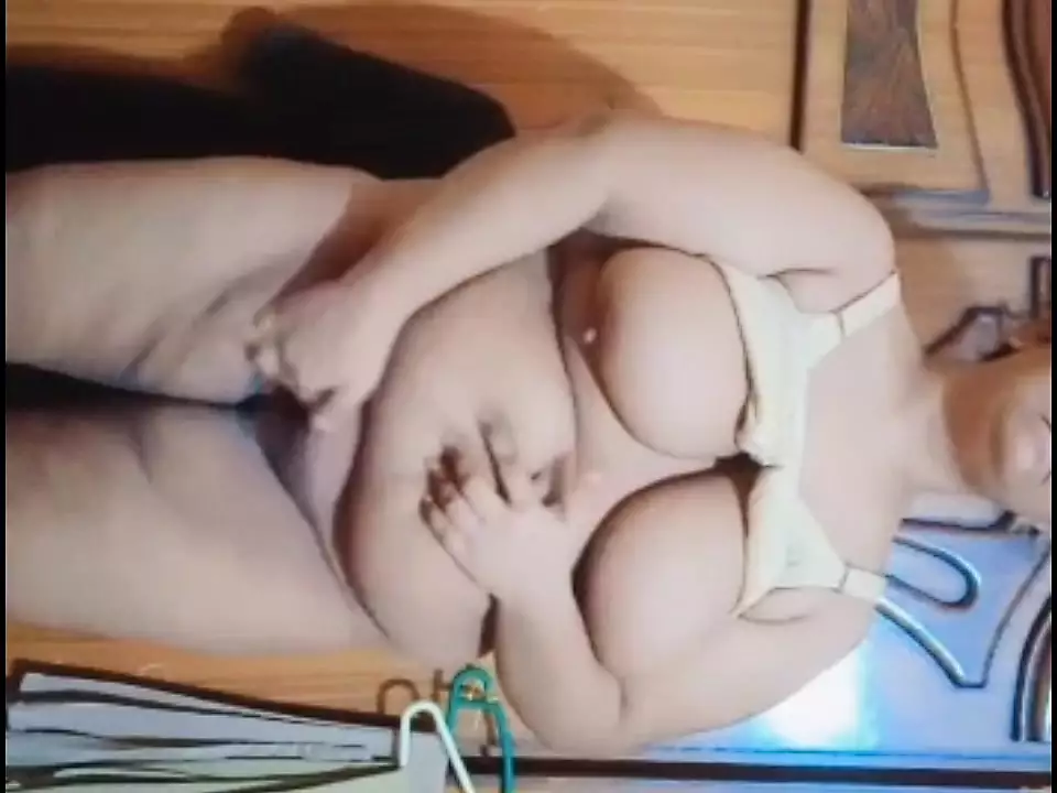 Abheeha 宝贝 全身走来走去 Xhamster