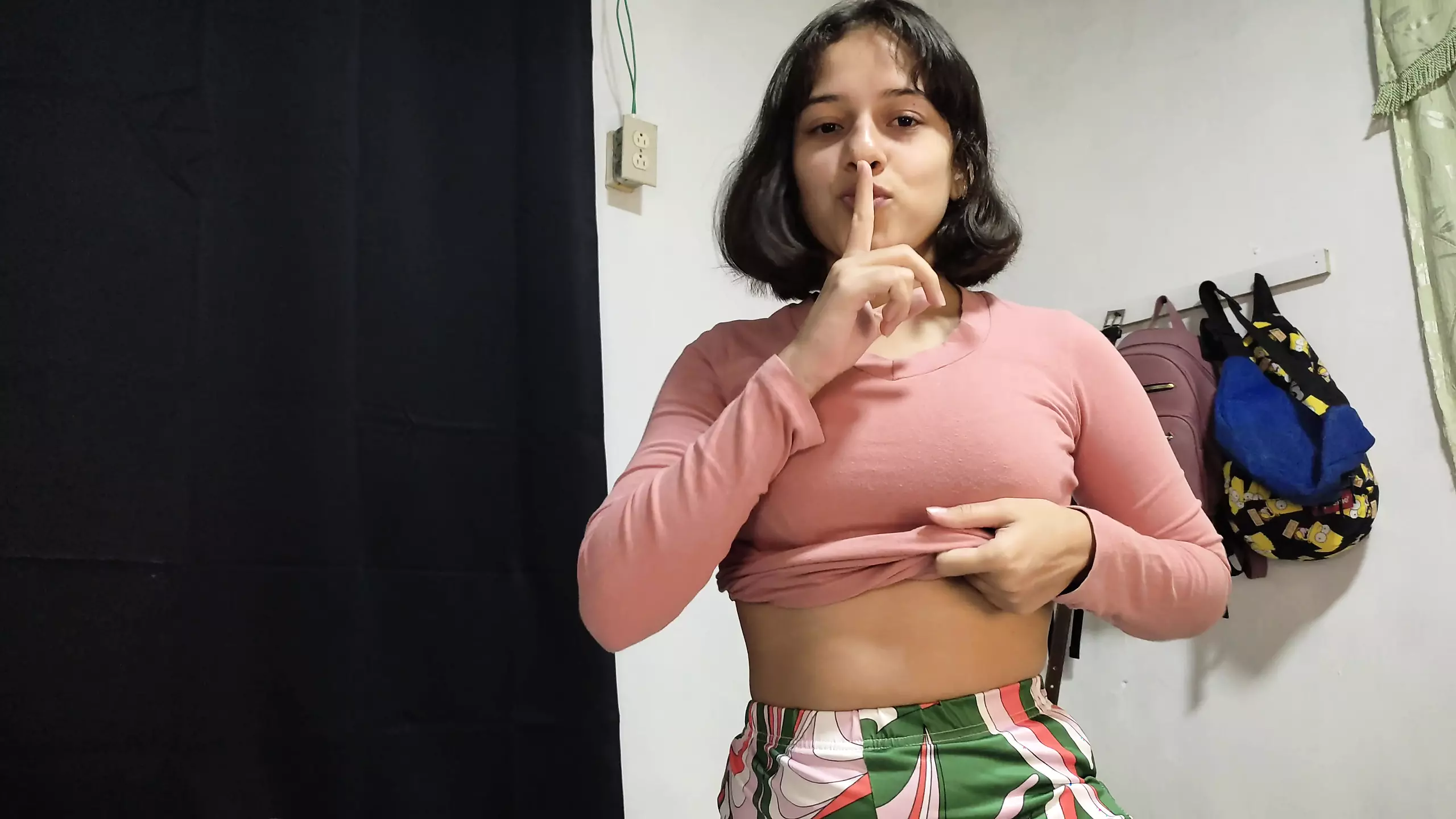 Linda Adolescente Latina Dando Un Mamada Xhamster