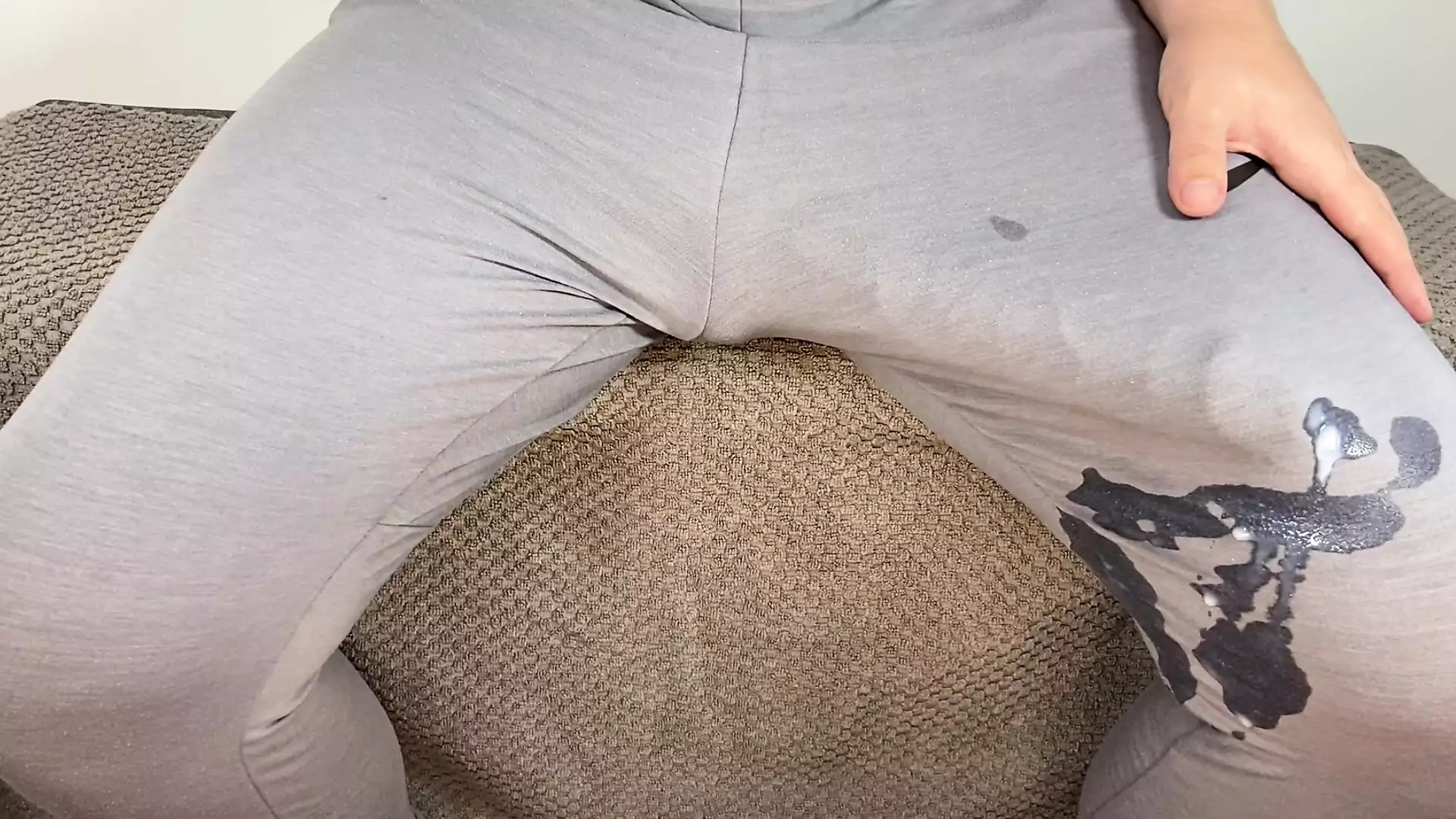 Cazzo enorme sborra in pantaloni compilation a mani libere | xHamster