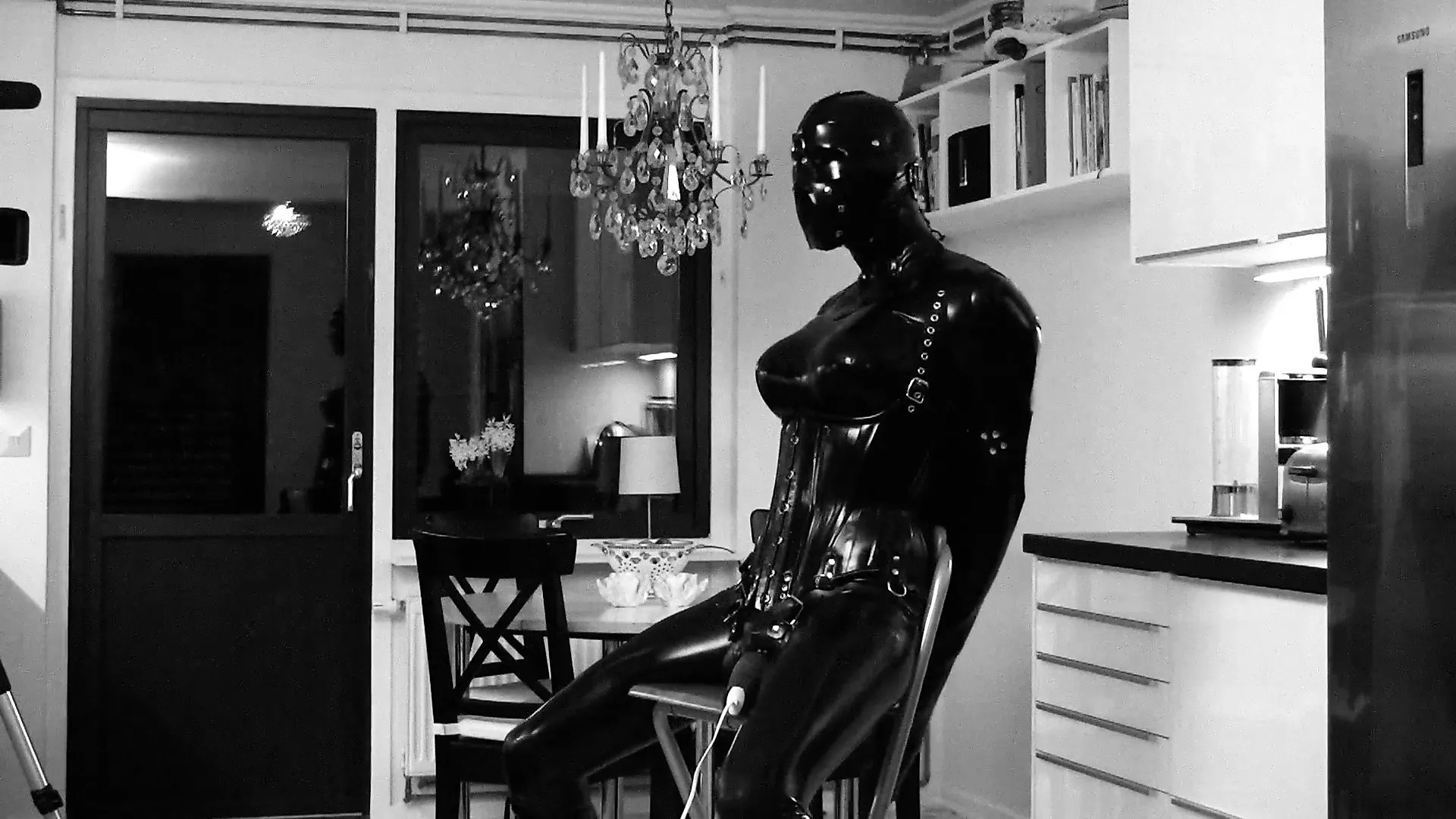 Bizarre Beauty Latexpuppe Bekommt Von Herrin Einen Leckerbissen Xhamster