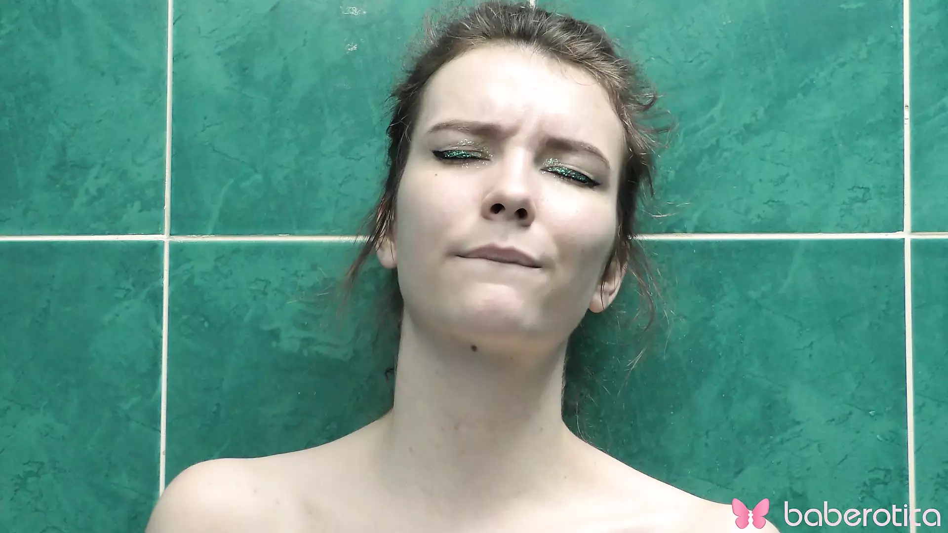 Solo Dziewczyna Alice Paradise Nago W łazience Pod Prysznicem I