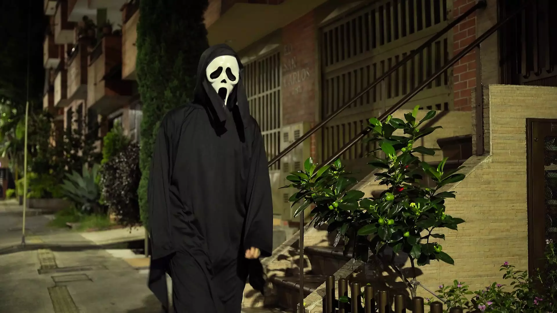 Привид трахає готичну дівчину з великою дупою | xHamster