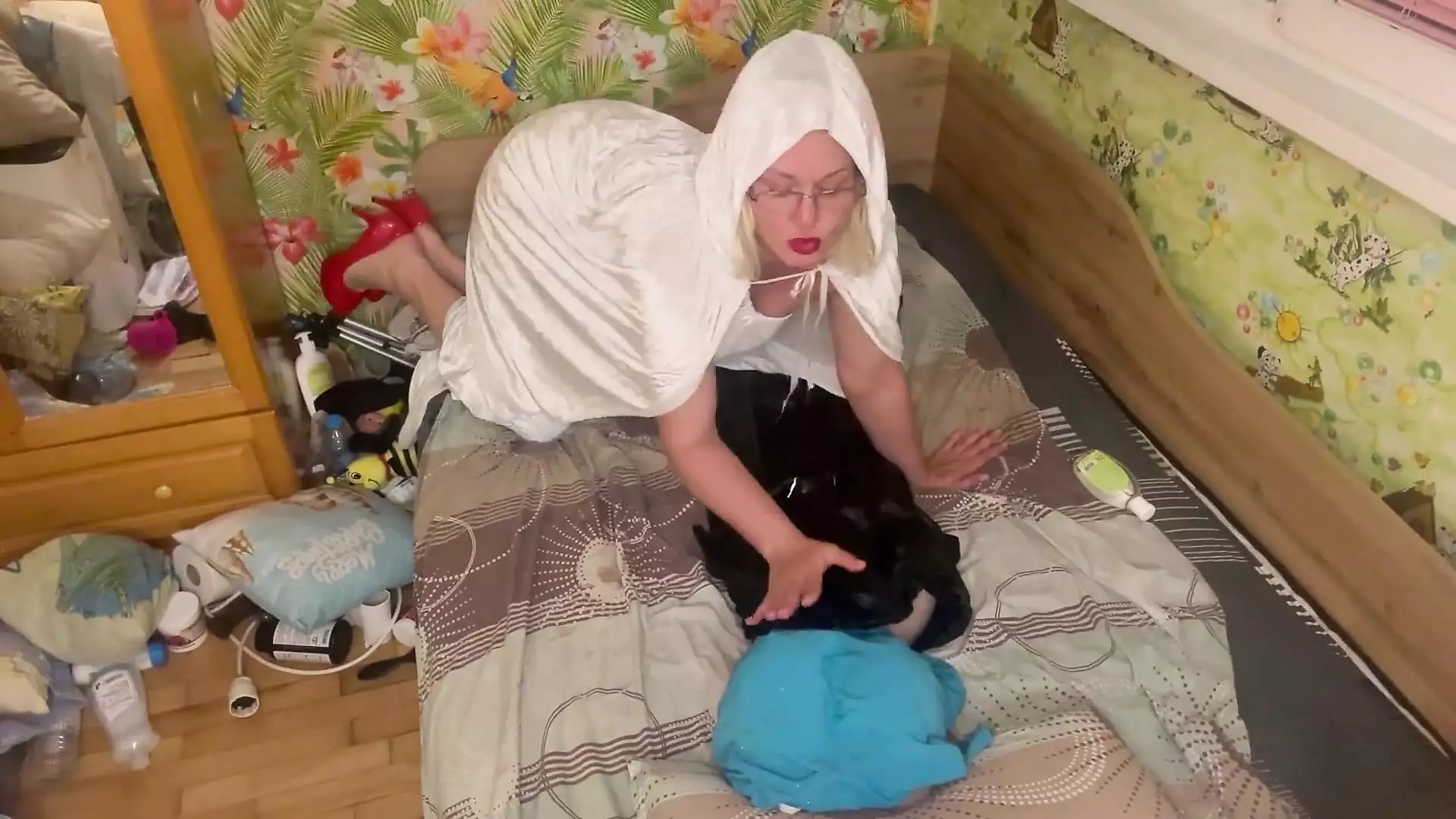 Queen In White Masturbate Tranny Dolls Dick Till Cum Amateur Porn By