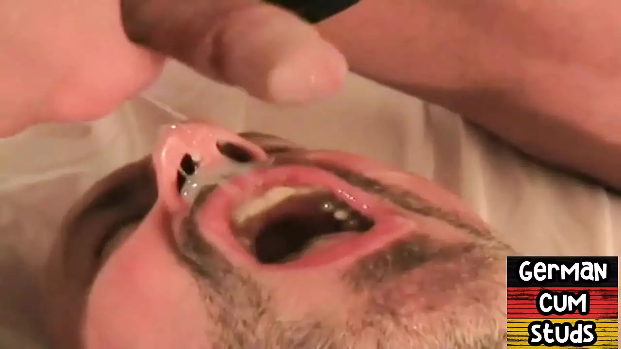 Sportliche Deutsche lutschen Schwanz vor dem Sex zum Abspritzen | xHamster