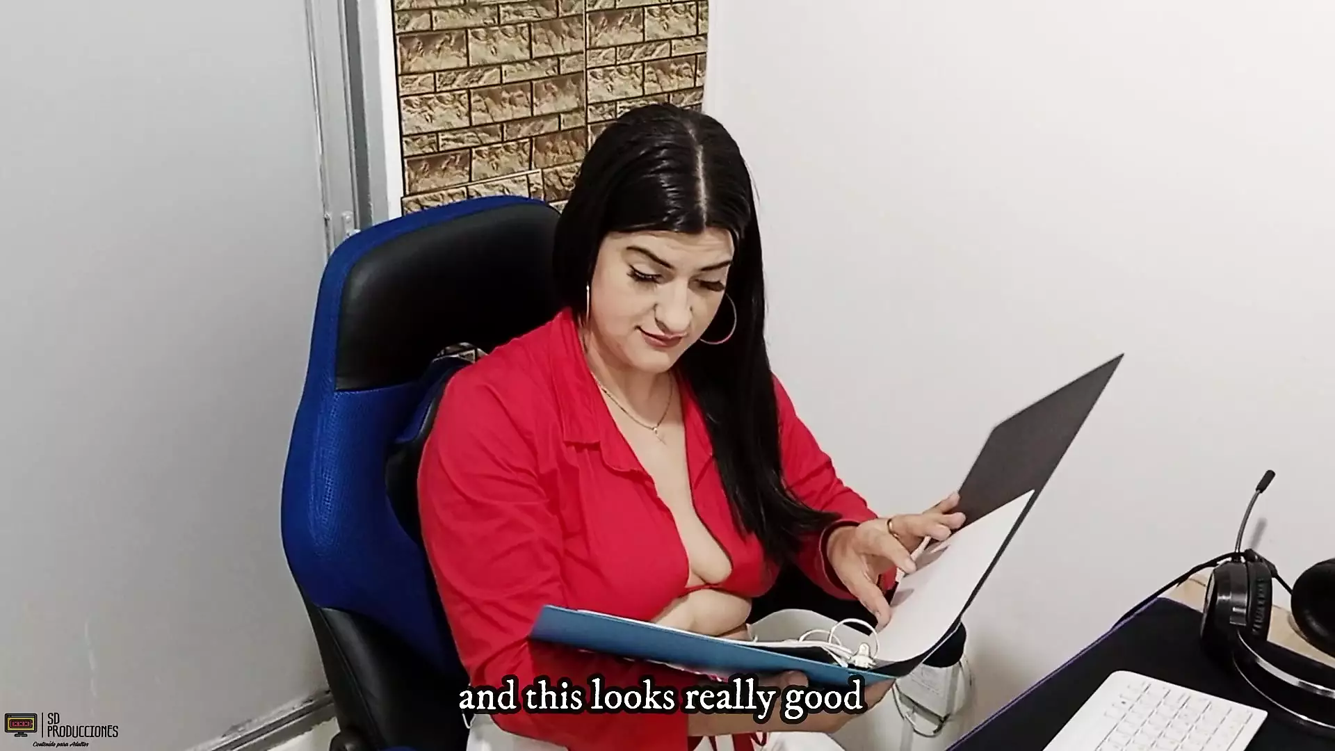 Beautiful Lesbian Boss Licks Her Employees Pussy Porn In Spanish