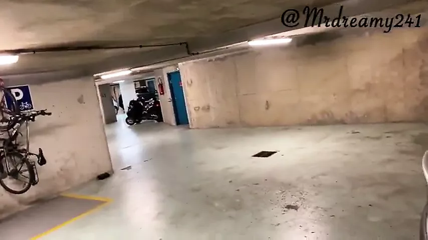 Baise au parking | xHamster