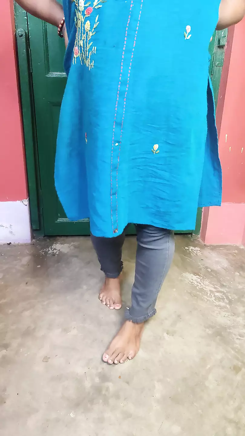 Indian Bhabi Fully Naked Walk On The Floor And Showing Her Big Ass And Juicy Pussy Xhamster
