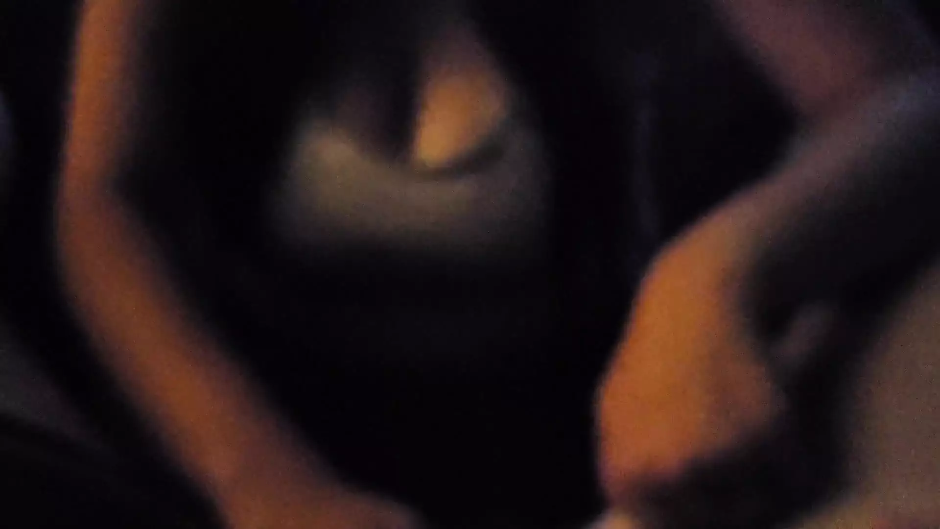 Une chaudasse mariée sort et se fait baiser par une grosse bite la nuit précédente et le dit à ...