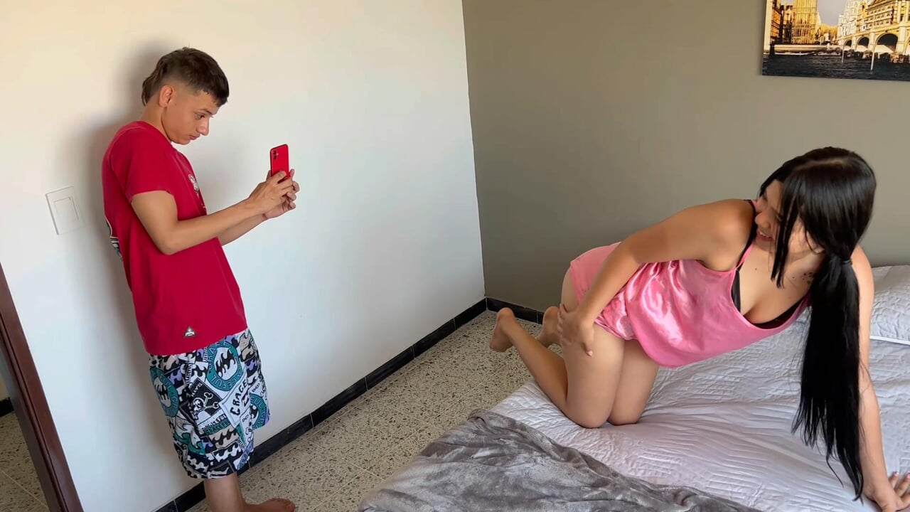Meine Stiefschwester Trickst Mich Aus Ein Paar Sehr Heiße Fotos Von