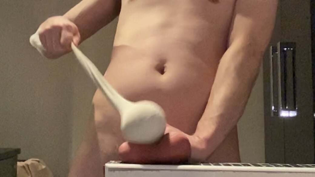 在极蓝的球上真正的硬睾丸摧残 Selfbbenthusiast Xhamster