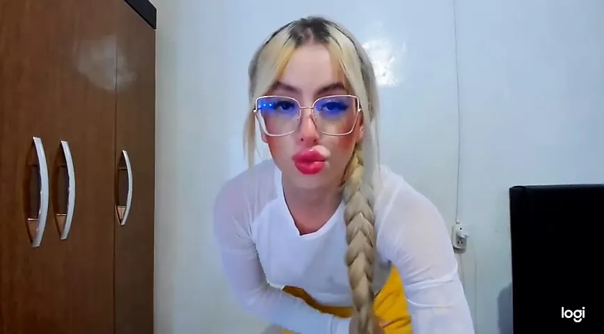 Free Shemale Long Nails Porn Videos Xhamster