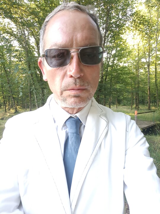 Papi wichst seinen großen schwanz in seinem auto. | xHamster