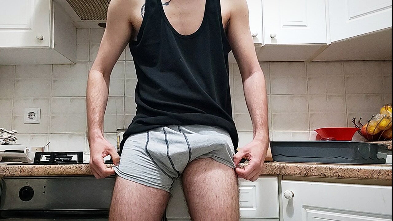 Gran polla se corre rápido en la cocina | xHamster