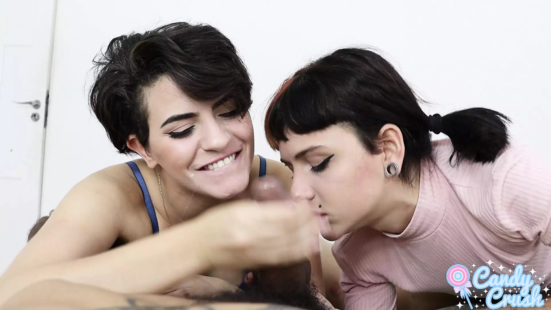 Video porno Doppio pompino gratis | xHamster