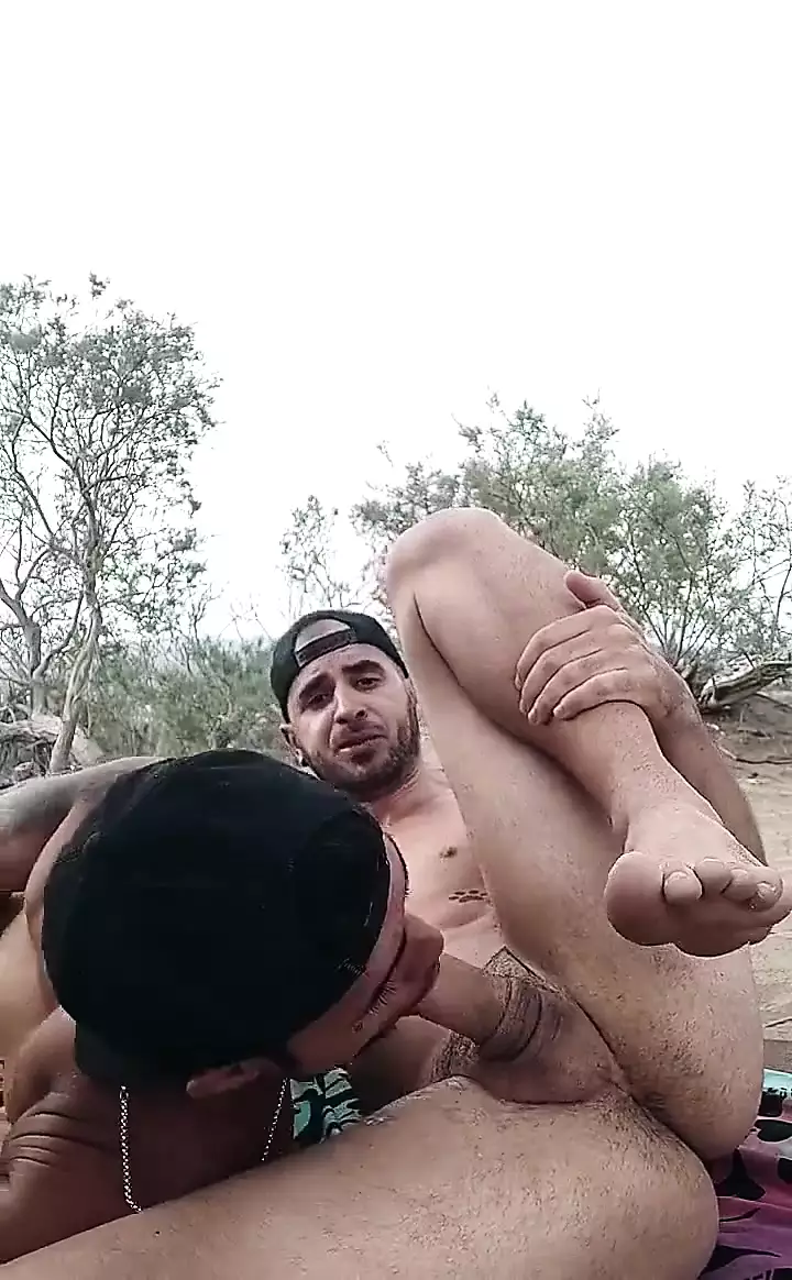 Éjacule dans les dunes en plein air avec Leo Bulgari | xHamster