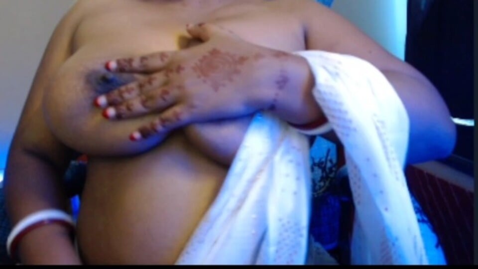 Sexy Girl Takes Off Her Bra And Presses Her Boobs In Saree Indian Webcam Porn Xhamster