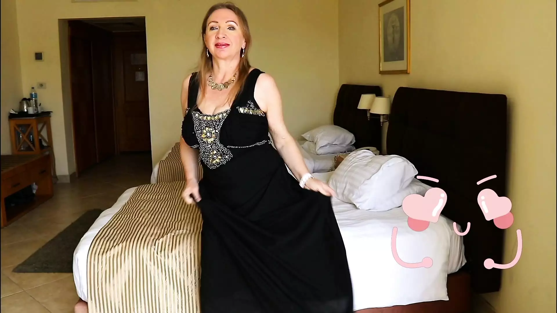 Elegante Intrigue Das Schwarze Kleid Und Das Geheimnis Der Vollbusigen