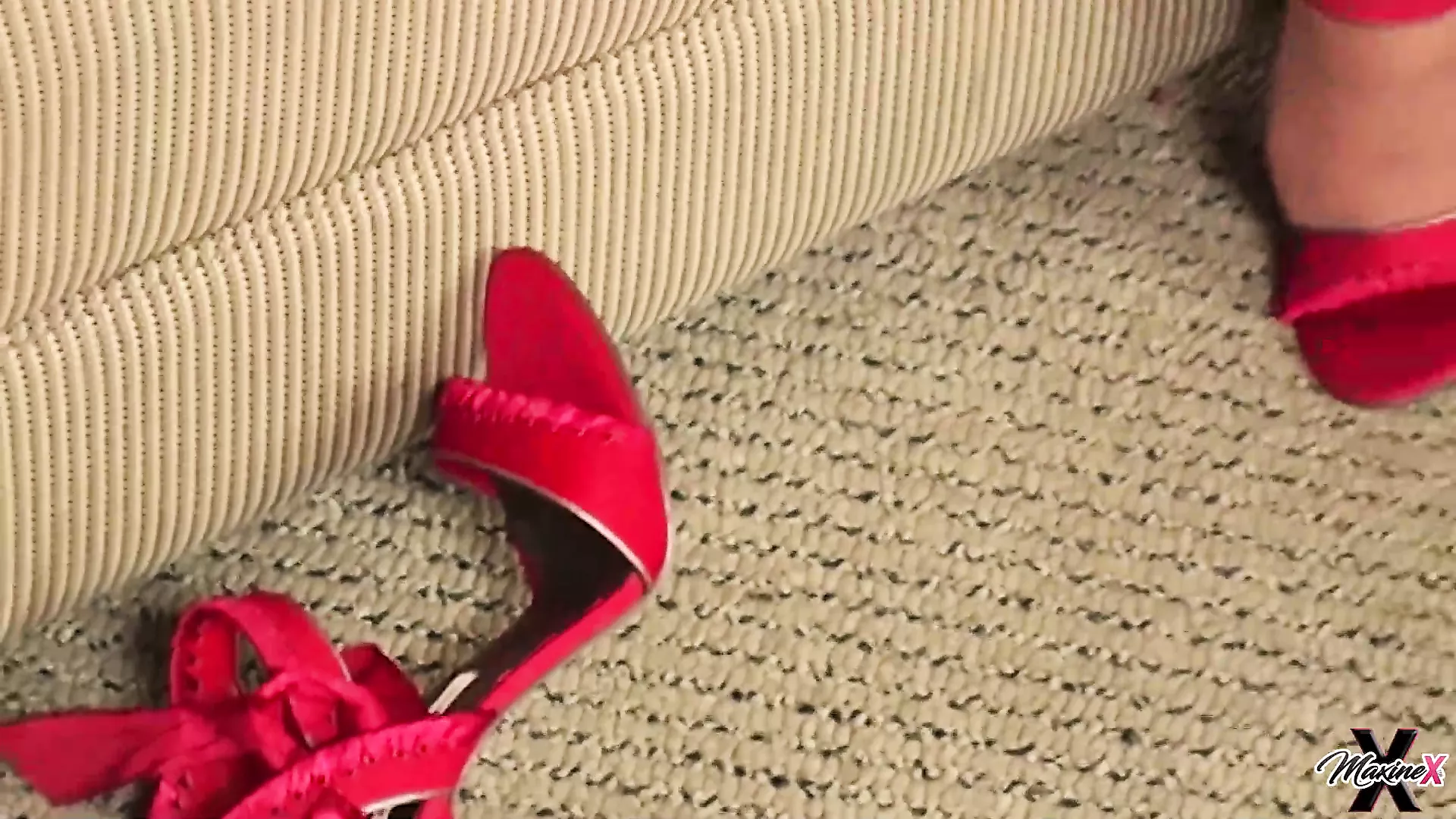 Slutty Asian Cougar Maxine X Fucks Her Pussy With Her Heels Kinky Female Masturbation Porn