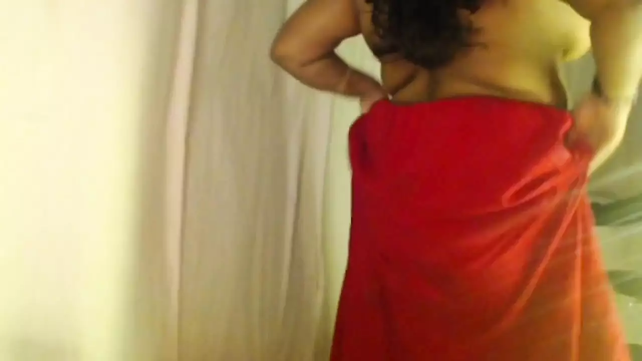 Une Fille Desi Sexy Montre Ses Seins Et Se Doigte La Chatte Sexy Après