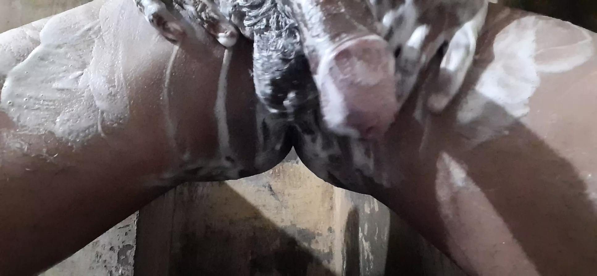 Indischer Junge Reibt Meinen Großen Schwanz Beim Duschen Im Badezimmer