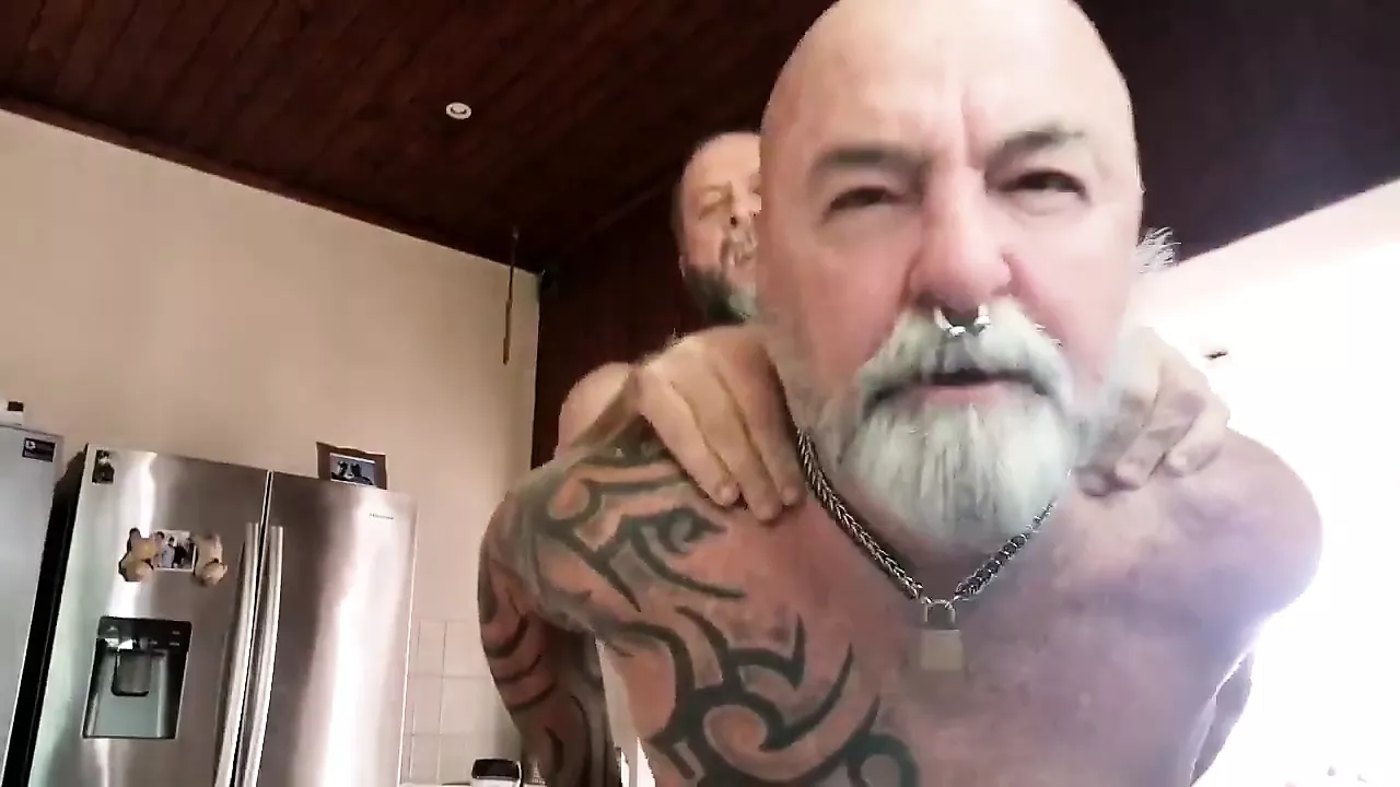 漂亮的奴隶爷爷 Xhamster