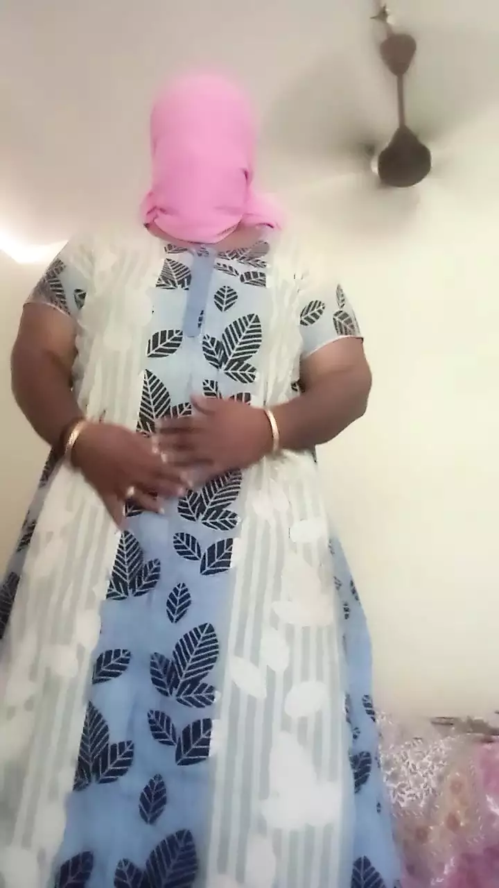 Indian Aunty Hot Scene in Bedroom: Amateur Porn by FapHouse | xHamster