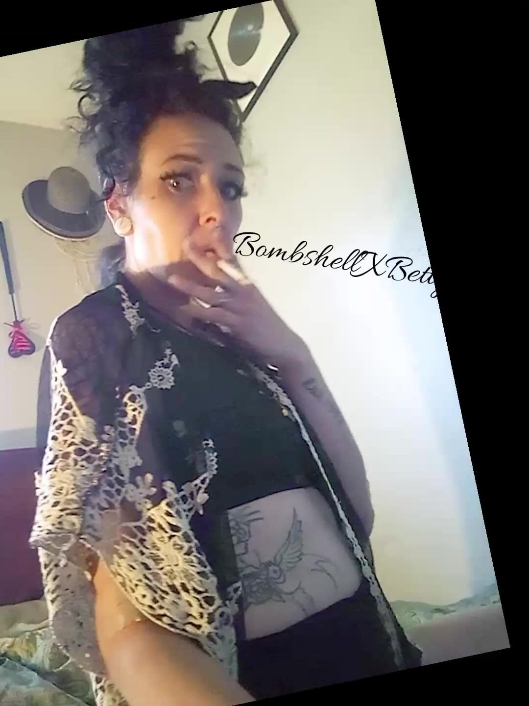 UNE MILF AMATEUR FUME, VINTAGE, JEU DE RÔLE | xHamster