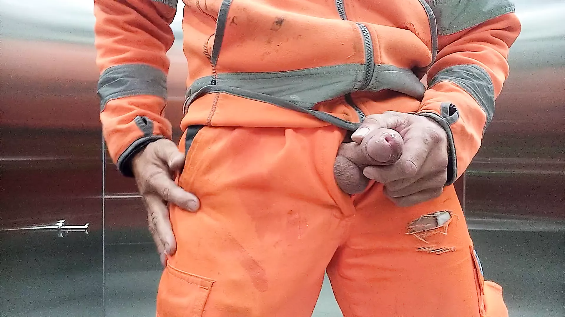 Horny Construction Worker Wanking And Cumming On The Job Gay Average