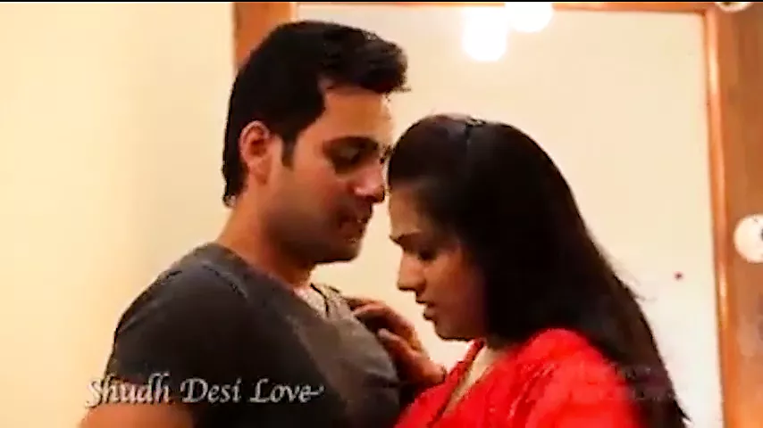 Pati Ke Boss Ne Uski Hot Wife Ko Kamra Band Kar Ke Choda Kissing