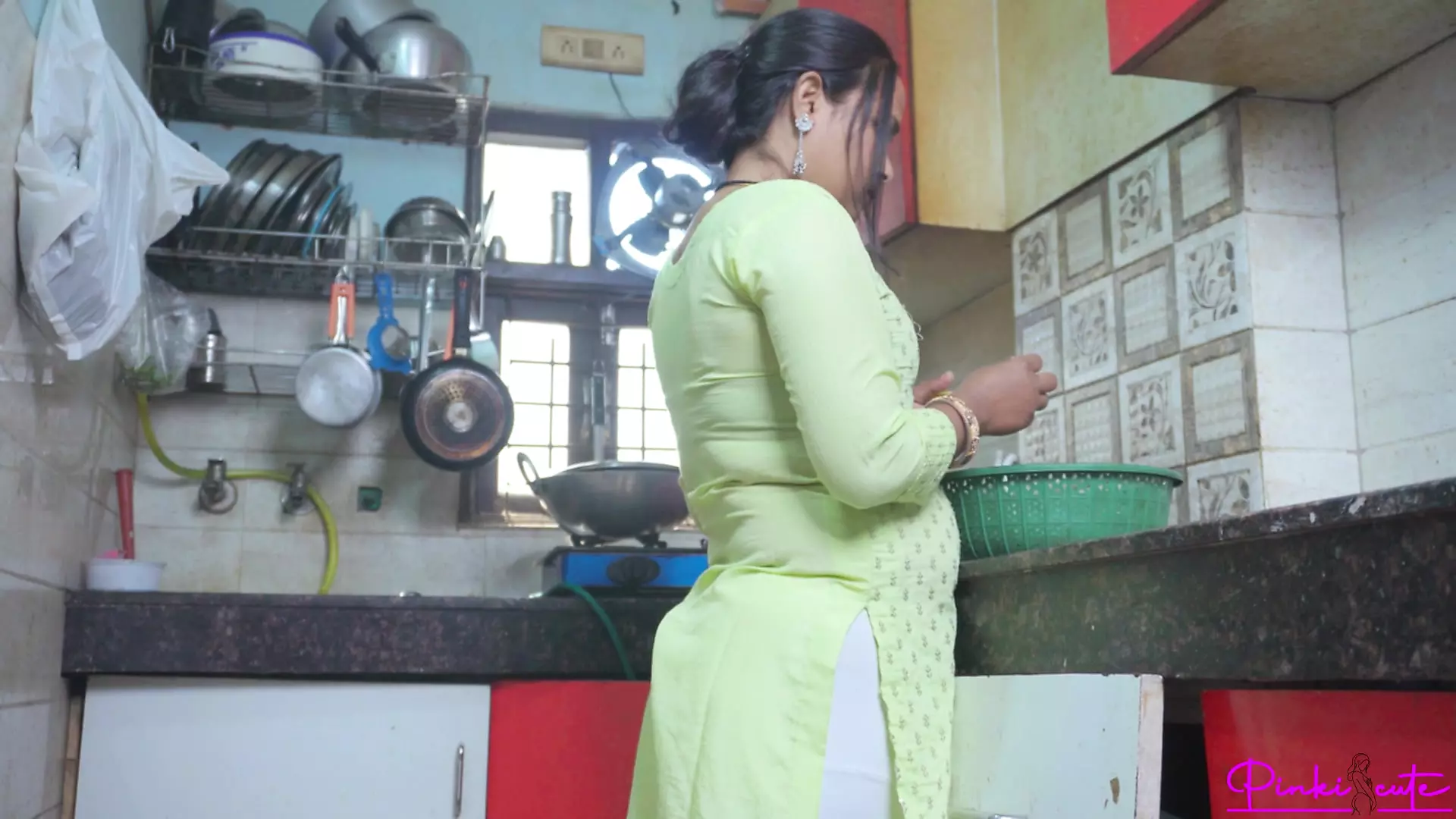 Cucina Nuda Mentre Faceva Servizio Fotografico In Cucina Ha Scopato La