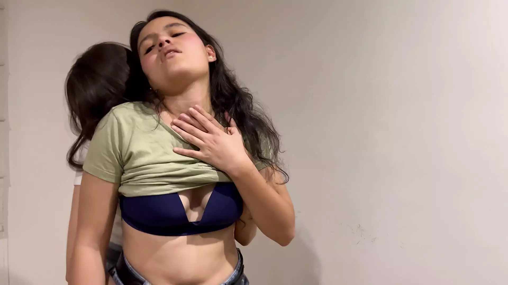 Lesbianas primerizas follando duro y rico | xHamster