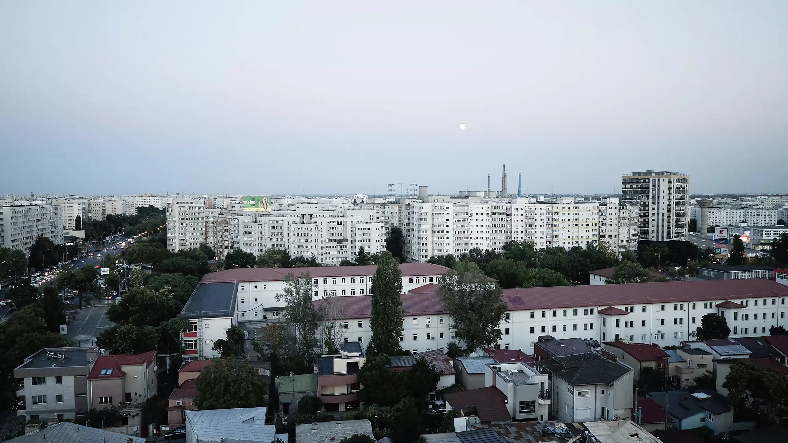 我的热辣男孩老板在酒店房间里狠狠地操我 Xhamster