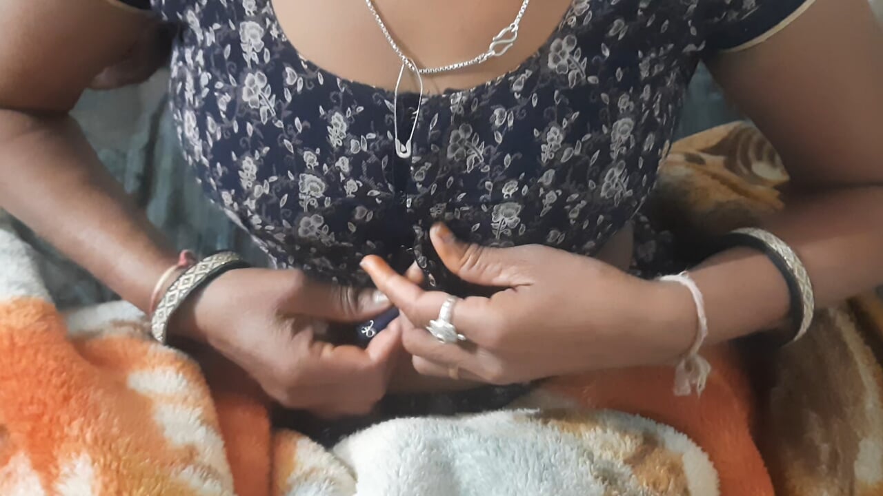 साली चुदाई के लिए जीजा जी से मसाज करवाती है कमर दर्द के बहाने जीजा साली