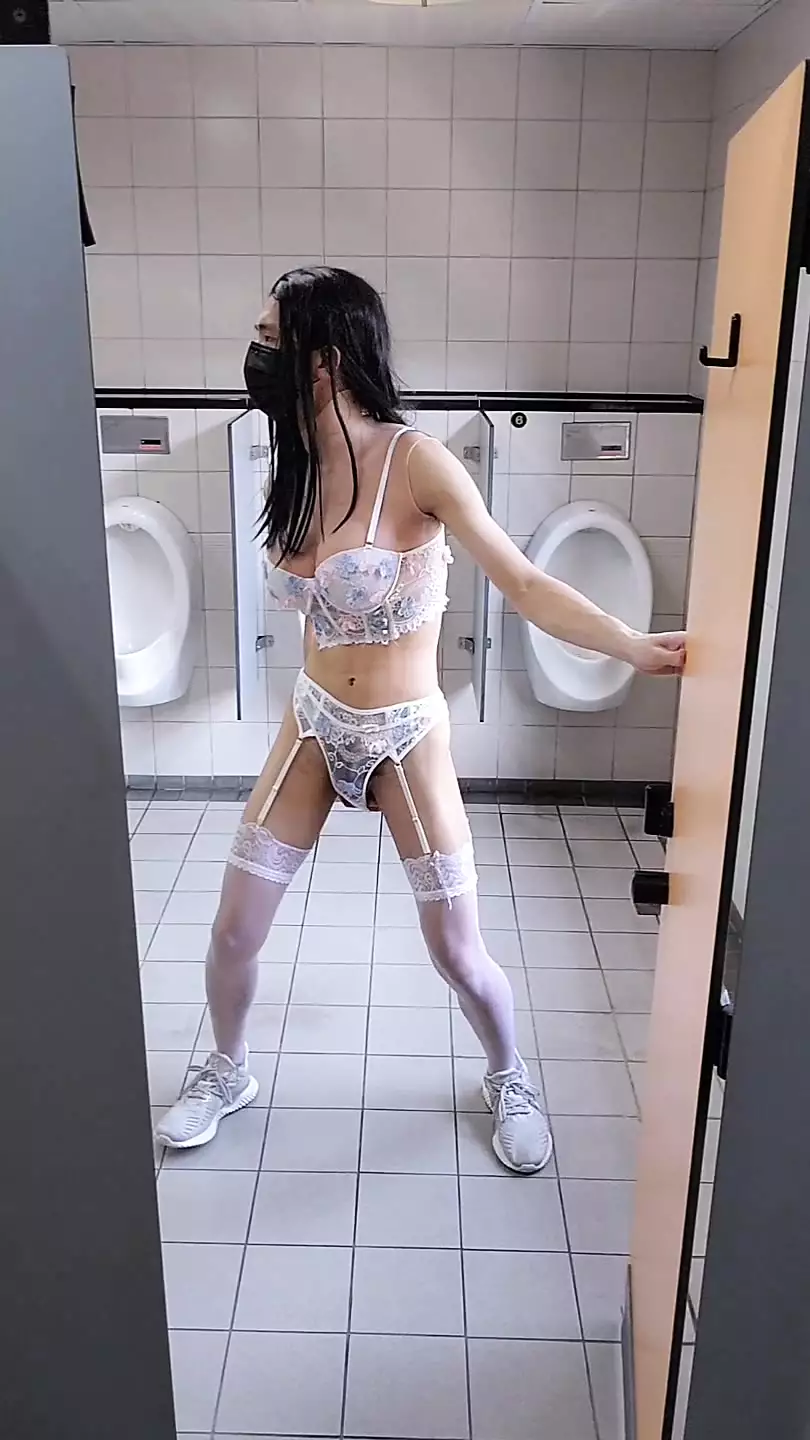 School Dare Exhibitionist Gina Fuck Herself In Mens Room Shemale