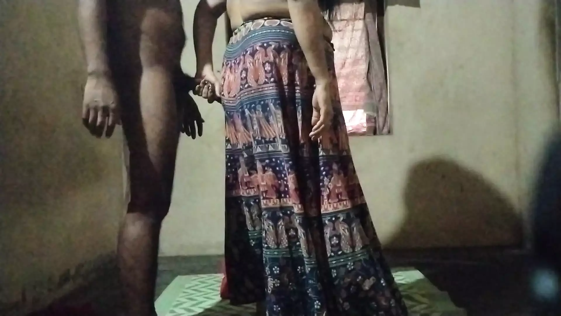 Чоловік розриває сукню дружини Сусміти щоб побачити її сексуальне тіло і трахнути її дупу