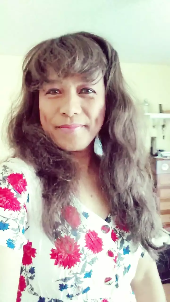 Elegante Y Elegante Maxi Vestido Con Estampado De Flores Blancas