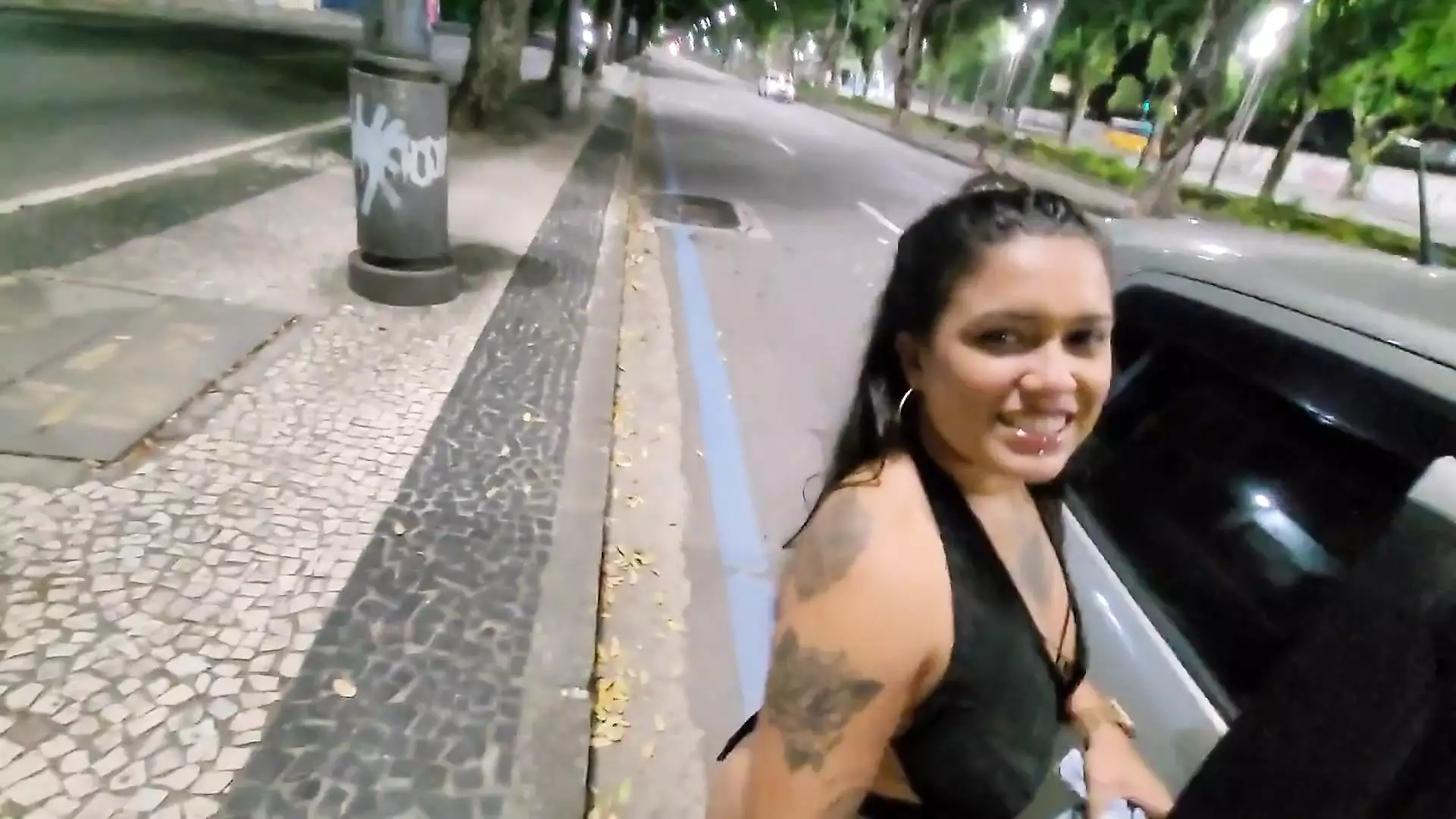 Après La Soirée De Rue Nous Avons Arrêté La Voiture Pour Baiser Jusquà Ce Que La Fille Sexy