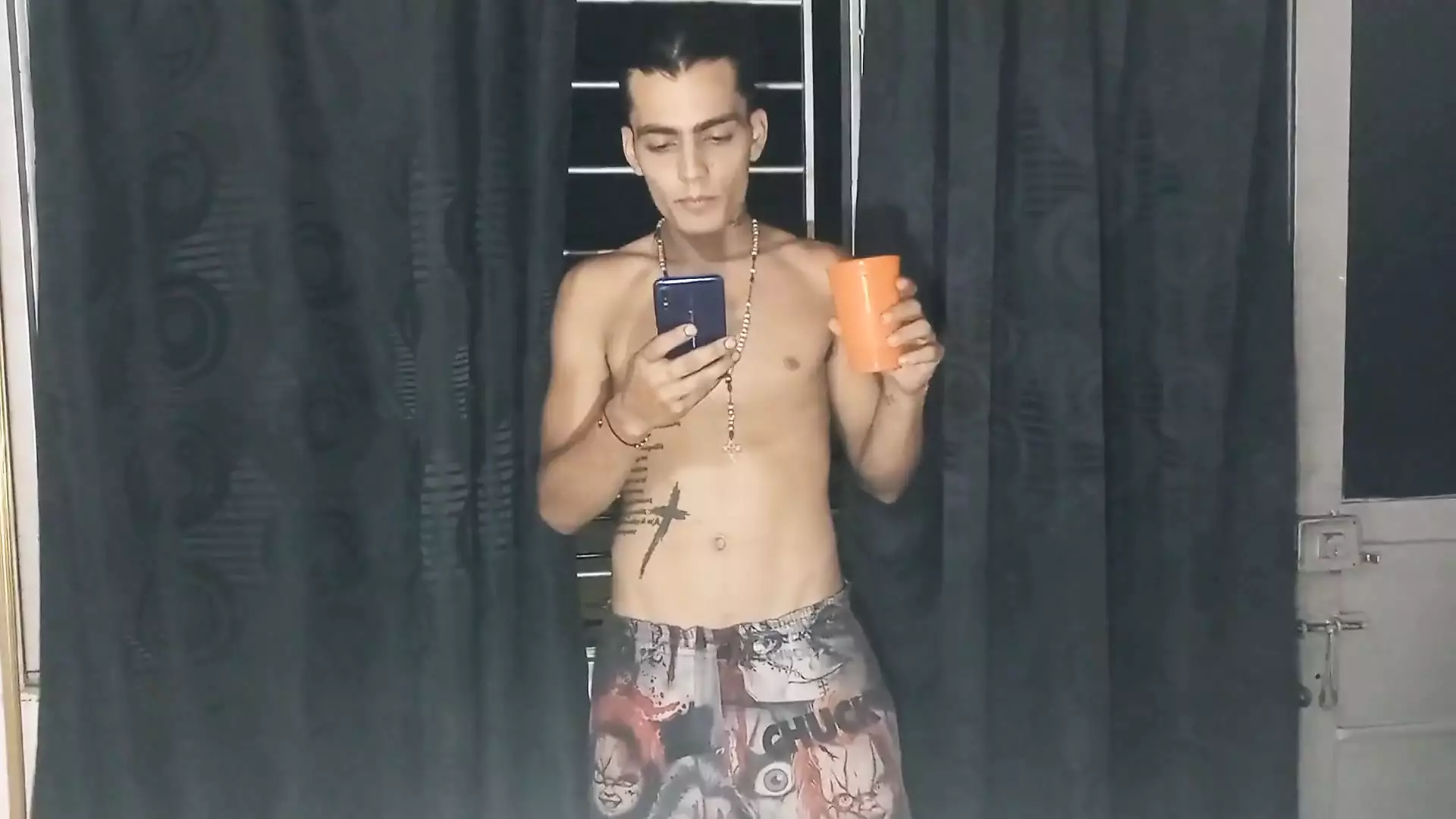 我的继兄弟在轮椅上,需要他的鸡巴帮助 和我饥渴的继兄弟的自拍性爱 Xhamster