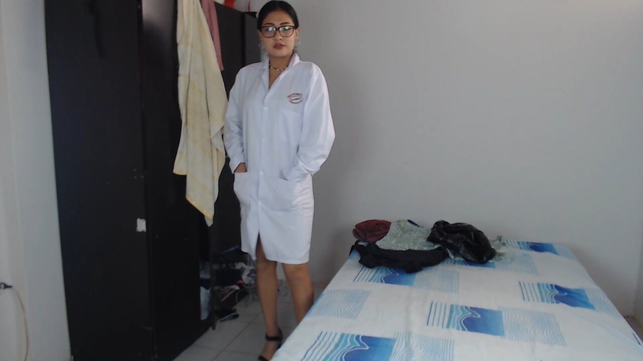 The Hottest Doctor In Porn Shows Her Patients How To Get The Juices Out Of Her Sweet Pussy With
