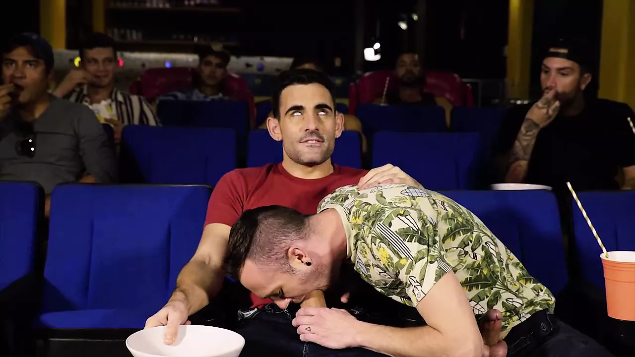 Fucking Show Offs Echter Sex Im Kino Xhamster