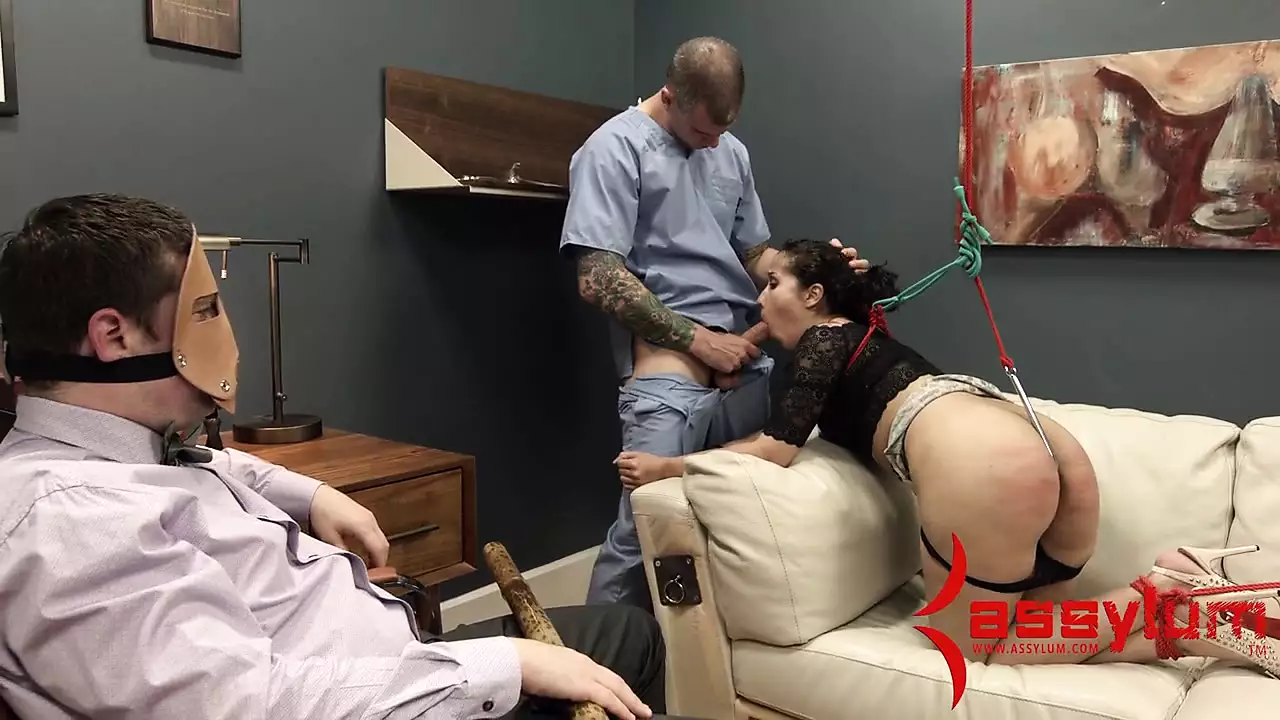 Ragazza Sottomessa Penetrata Dopo Aver Ruotato La Ruota Xhamster