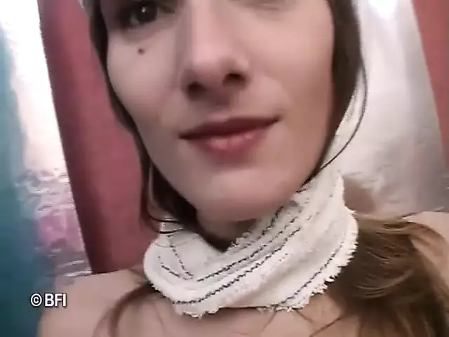 Une infirmière brune coquine suce sa bite en POV | xHamster