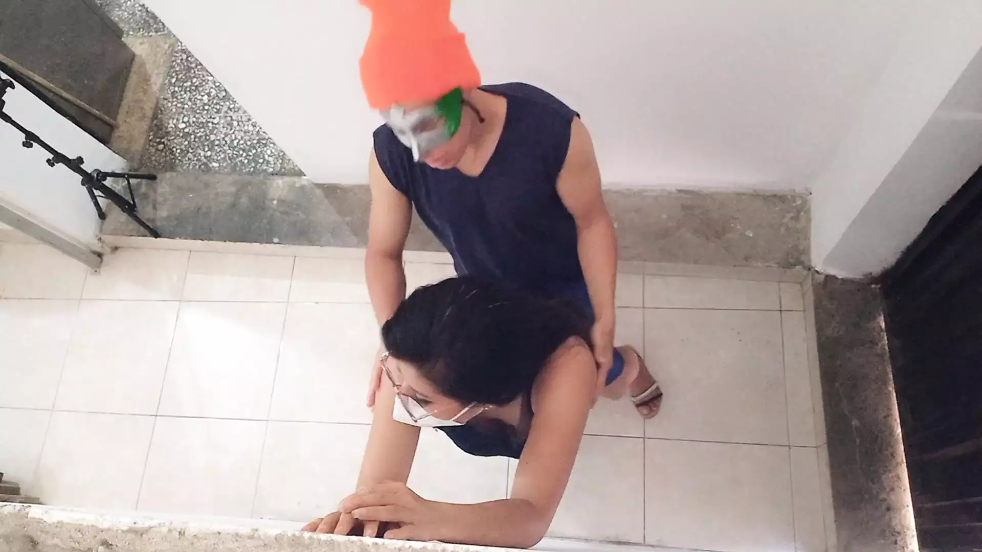 Sesso Alla Festa Della Mia Matrigna Lei È Molto Calda E Il Marito