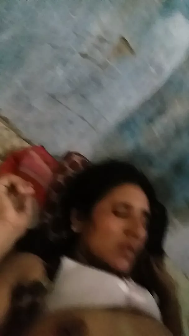 हॉट सेक्सी आंटी और जवान लड़का चुदाई करते हुए। Xhamster