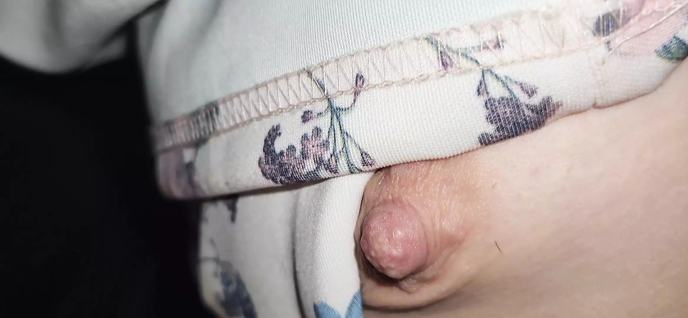 18 岁的阴户性交特写 4k。你可以看到阴户汁液滴出来 Xhamster