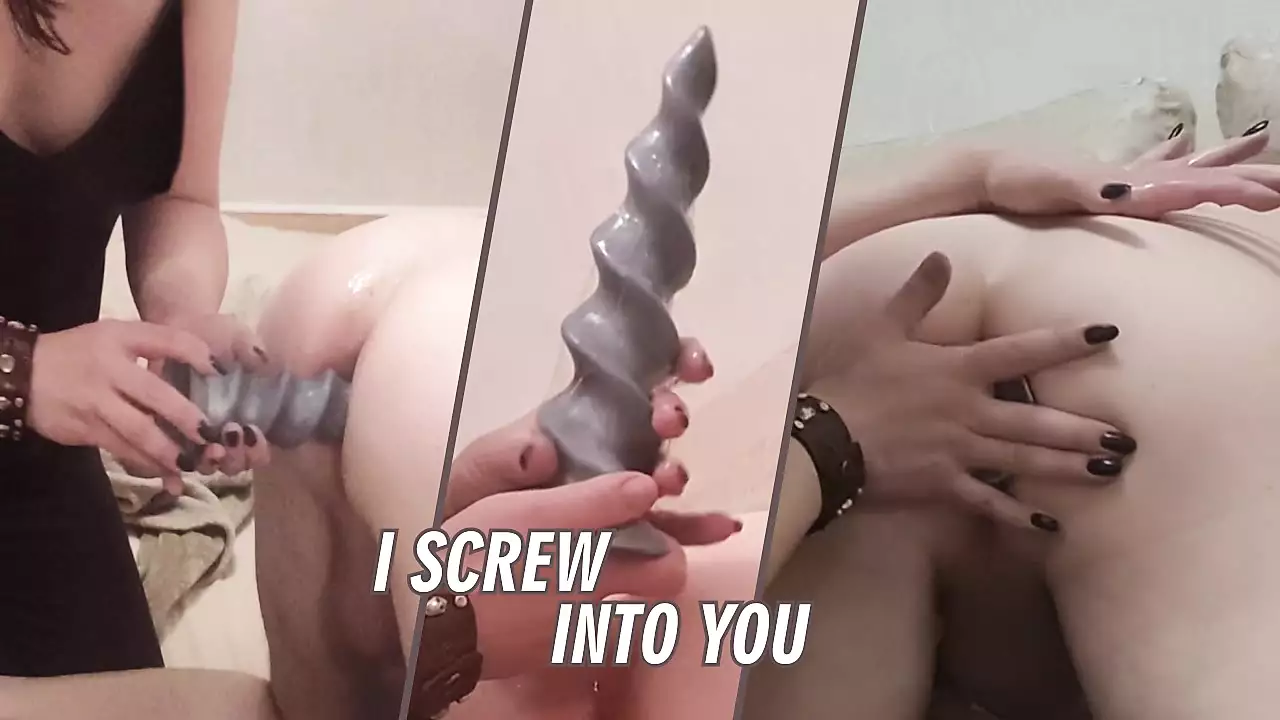 La Ragazza Si Scopa Un Enorme Bullo Nel Culo Del Suo Vicino Xhamster