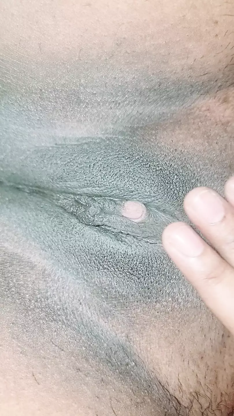 Extremo Close Up Buceta Se Espalhando E Clitóris Fora Preto Dentro Rosa