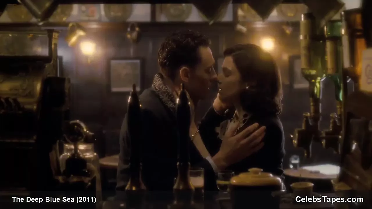 Rachel Weisz，一个场景中的裸体性爱，另一个场景中的性感 Xhamster